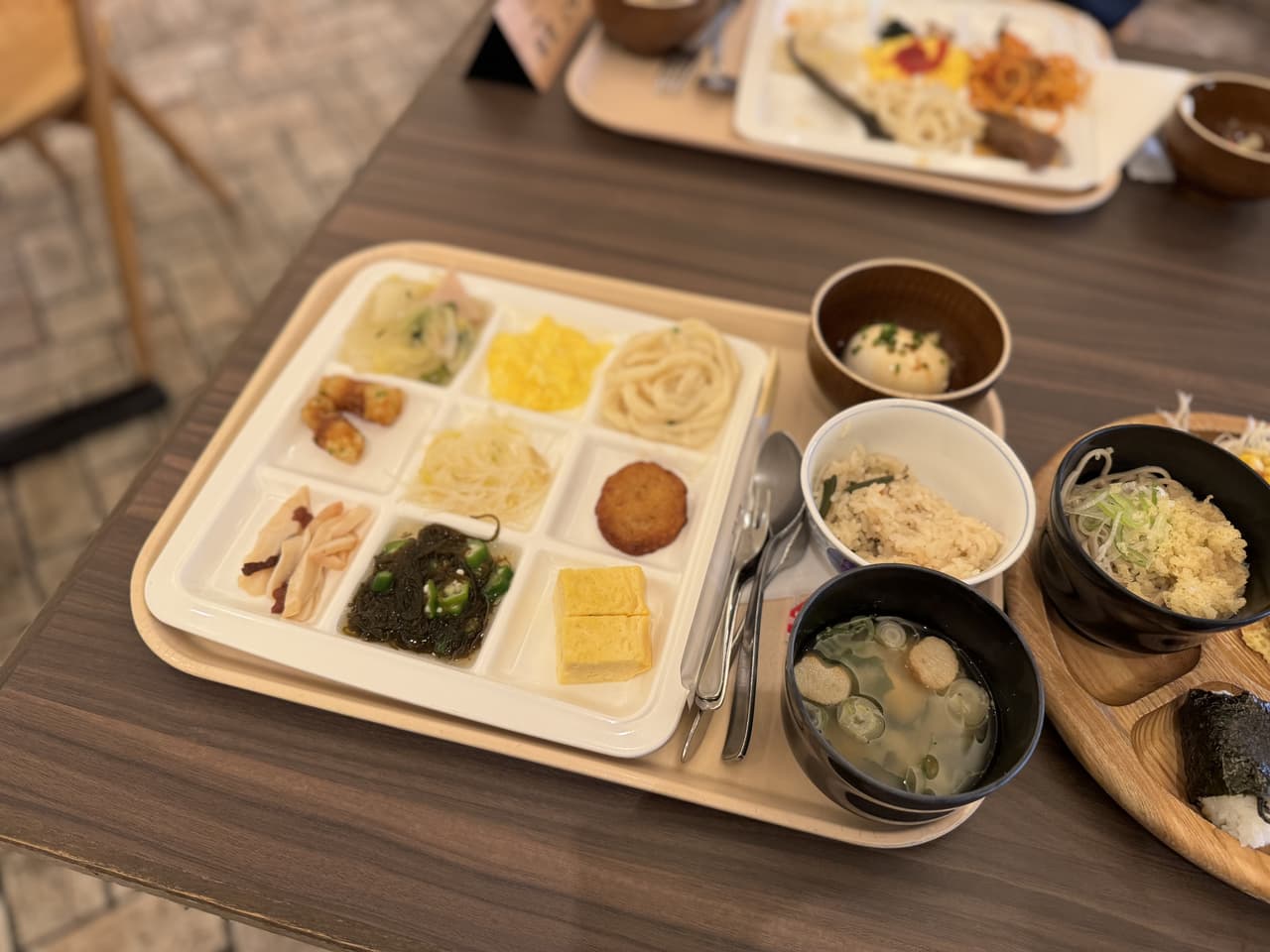 #住宿開箱 定山溪萬世閣酒店 → 札幌近郊，車站免費接送，一泊二食之體驗泡著溫泉看著雪 - 旅遊板 | Dcard