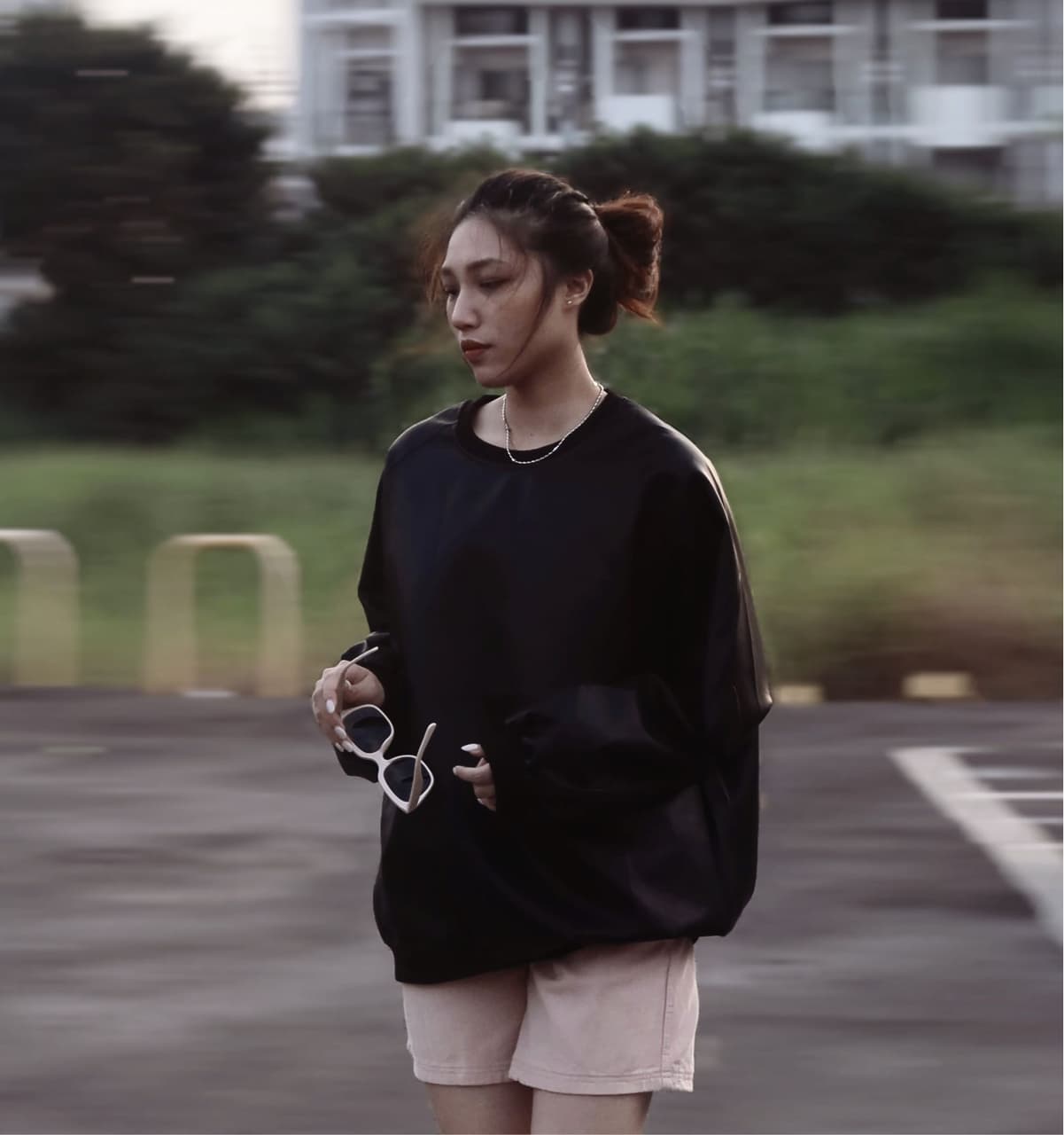 #穿搭分享 皮質大學T｜酷酷女孩必備🖤 - 小雞🐤 (@derrica) | Dcard