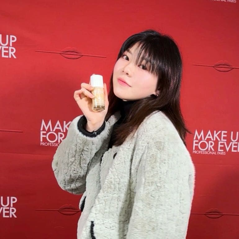 吞了一斤珍珠那樣亮 🤩MAKE UP FOR EVER 全新推出的 HD SKIN 粉無痕活潤精華粉底液 #能量粉底！ - 人形哈士奇 (@yhq) | Dcard