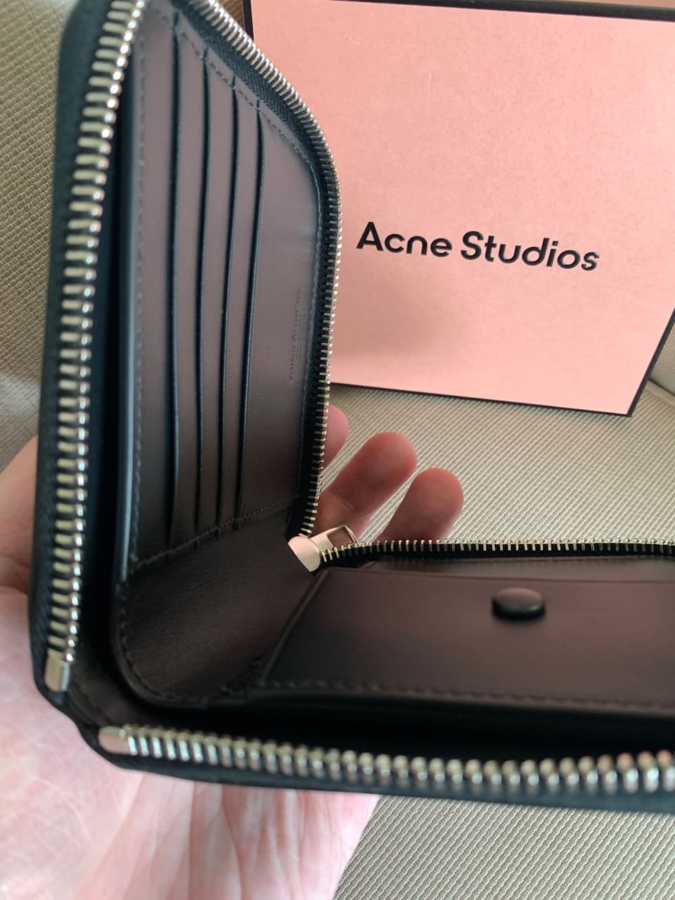 #分享 Acne Studios 拉鍊短夾 - 精品板 | Dcard