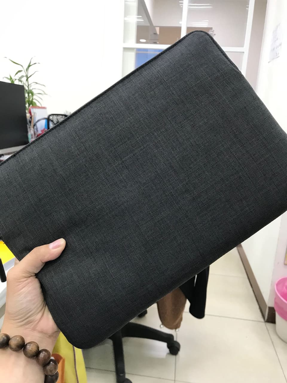 #請益 幫選MacBook pro電腦包呀～～ - B26 留言 | Dcard