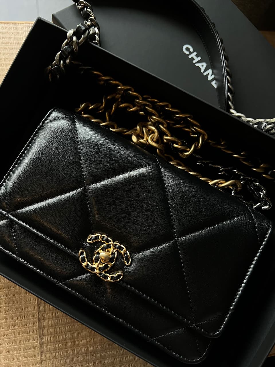 #開箱 終於入手CHANEL 19 WOC - 精品板 | Dcard