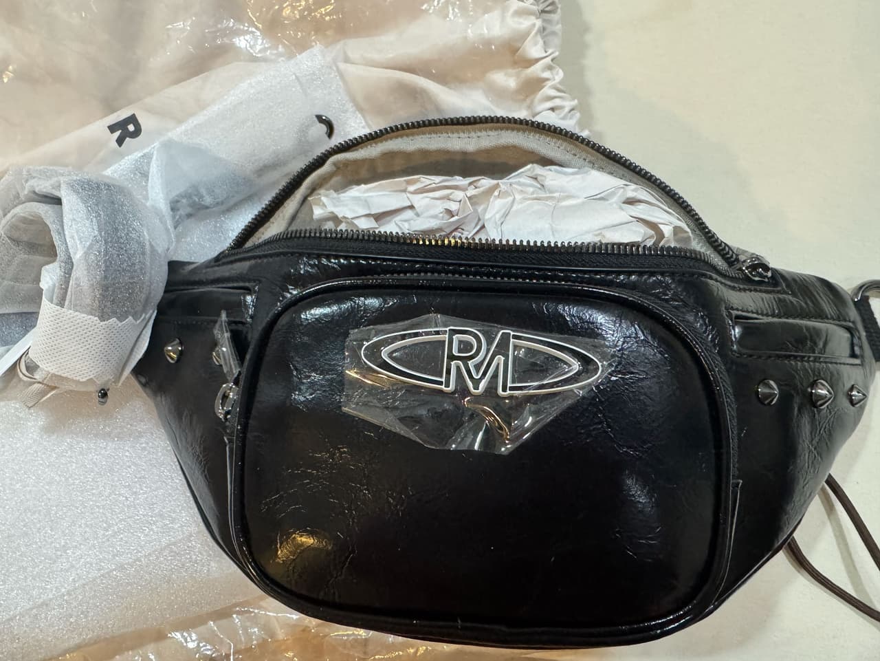 #我要賣 已售出 Robinmay RM 胸背包 派爾絲胸包 - 二手交易板 | Dcard