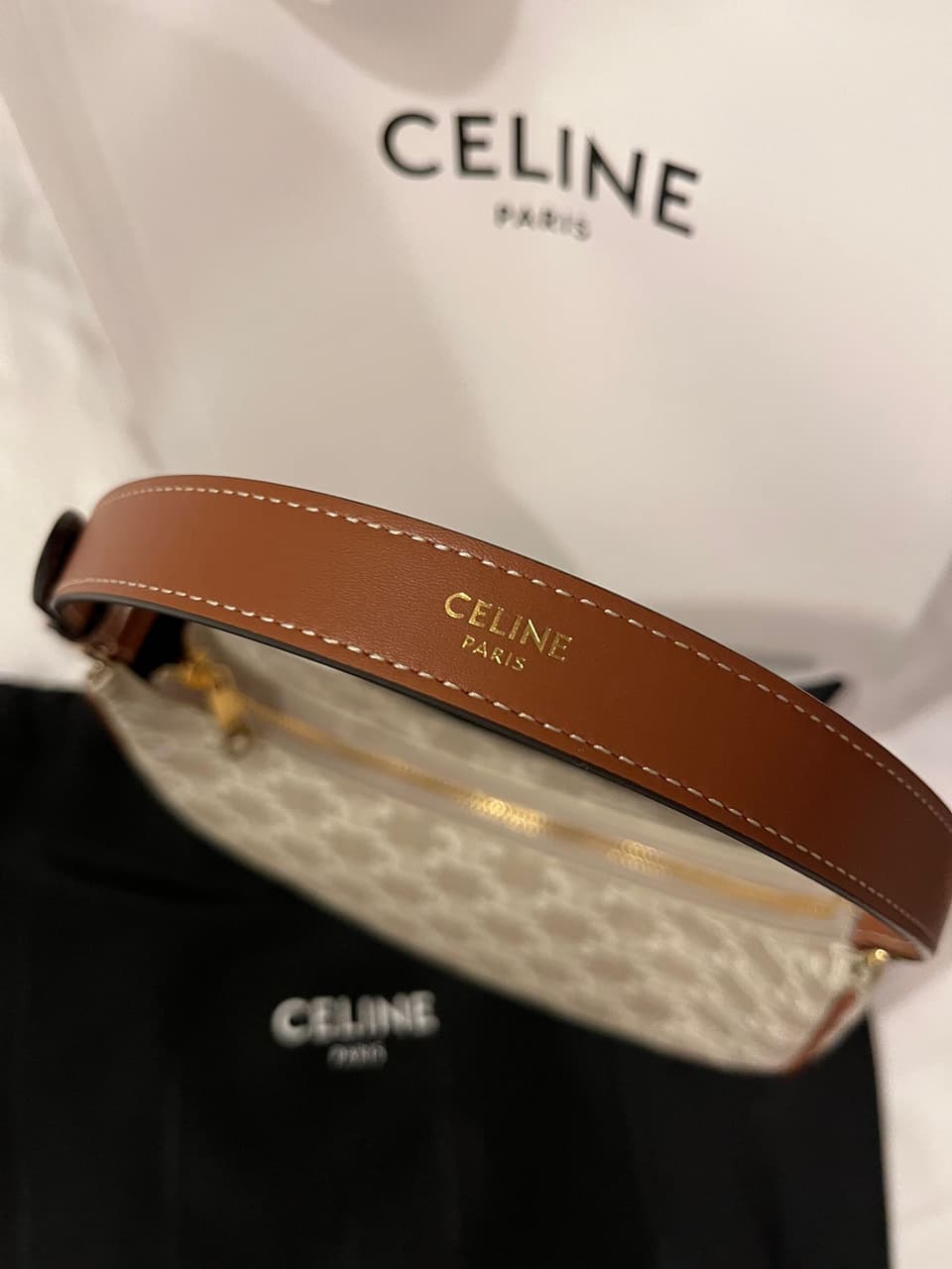 #開箱 第一顆Celine是男友送的生日禮物🥹🫶🏻 ️ 🇯🇵新色Ava - 精品板 | Dcard