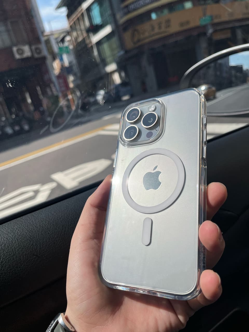 #iPhone 請益• iPhone 15 pro透明手機殼 - B92 留言 | Dcard