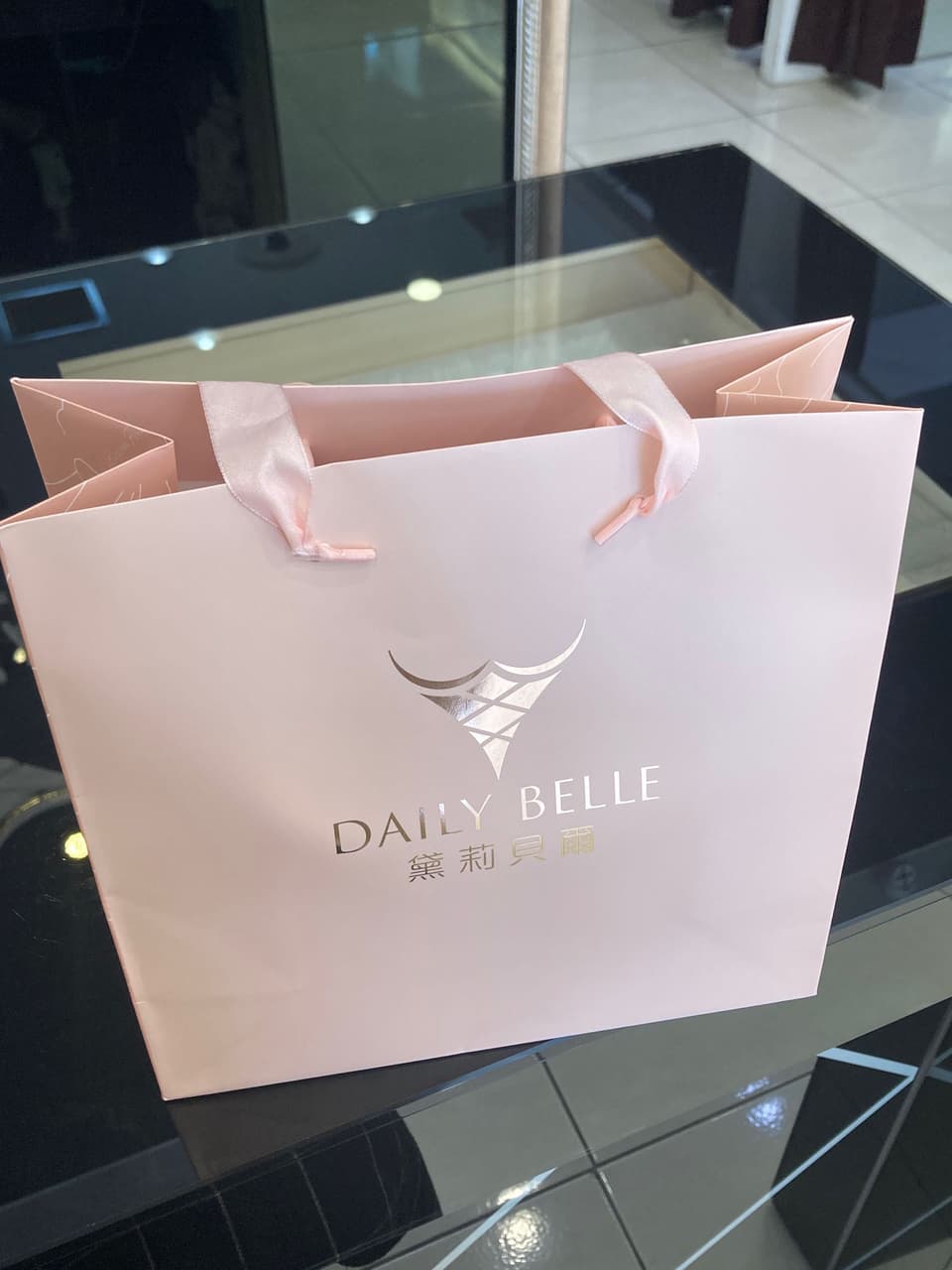 李千娜代言的養脂內衣 小胸養脂不是夢 ft.黛莉貝爾 - 木木 (@dmlu) | Dcard