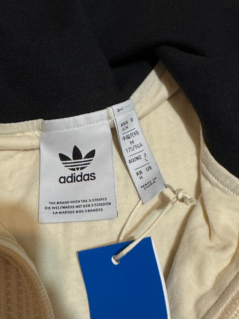 #我要賣 已售出！全新 🇰🇷ADIDAS Originals華夫格外套 M號 - 二手交易板 | Dcard