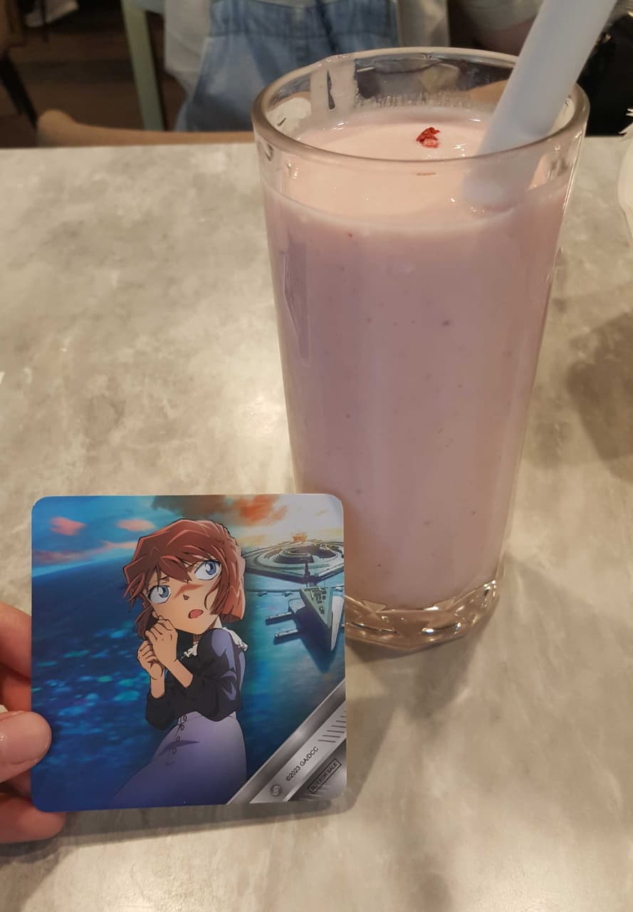 #分享 2023柯南咖啡廳開箱(theme.M26黑鐵的魚影) - 柯南板 | Dcard