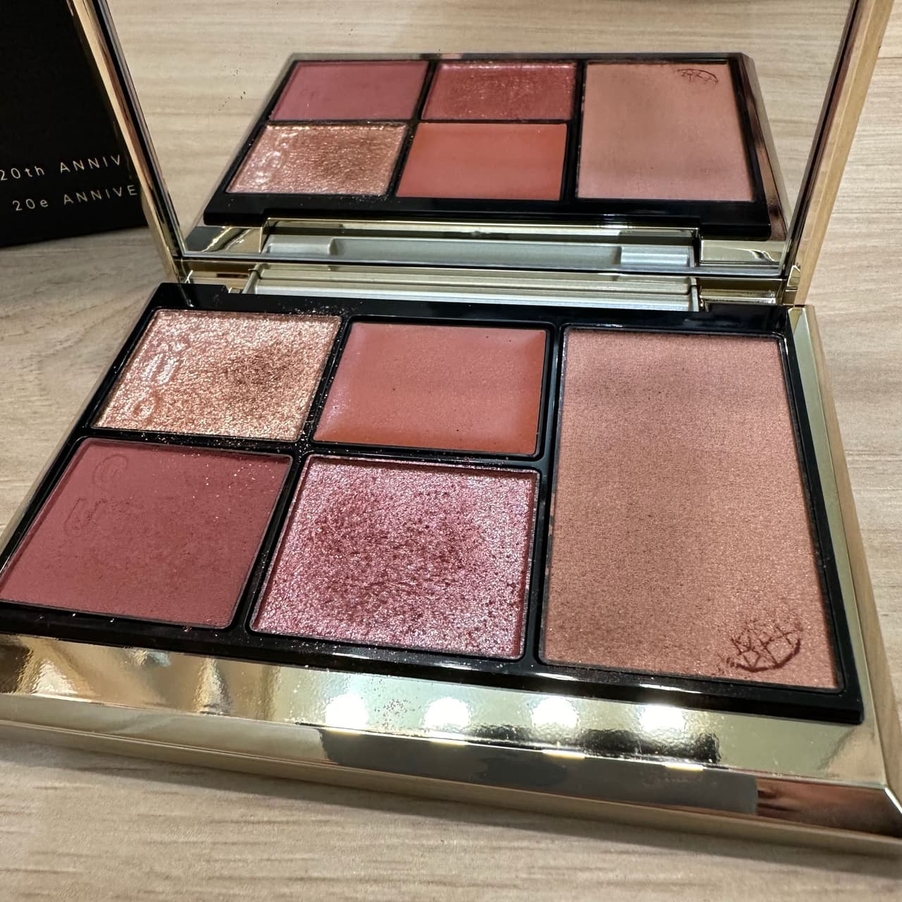 #我要賣 #我要賣 #二手 Suqqu 20週年限定眼頰彩盤 102夢咲光YUMESAKIKOU - 二手交易板 | Dcard