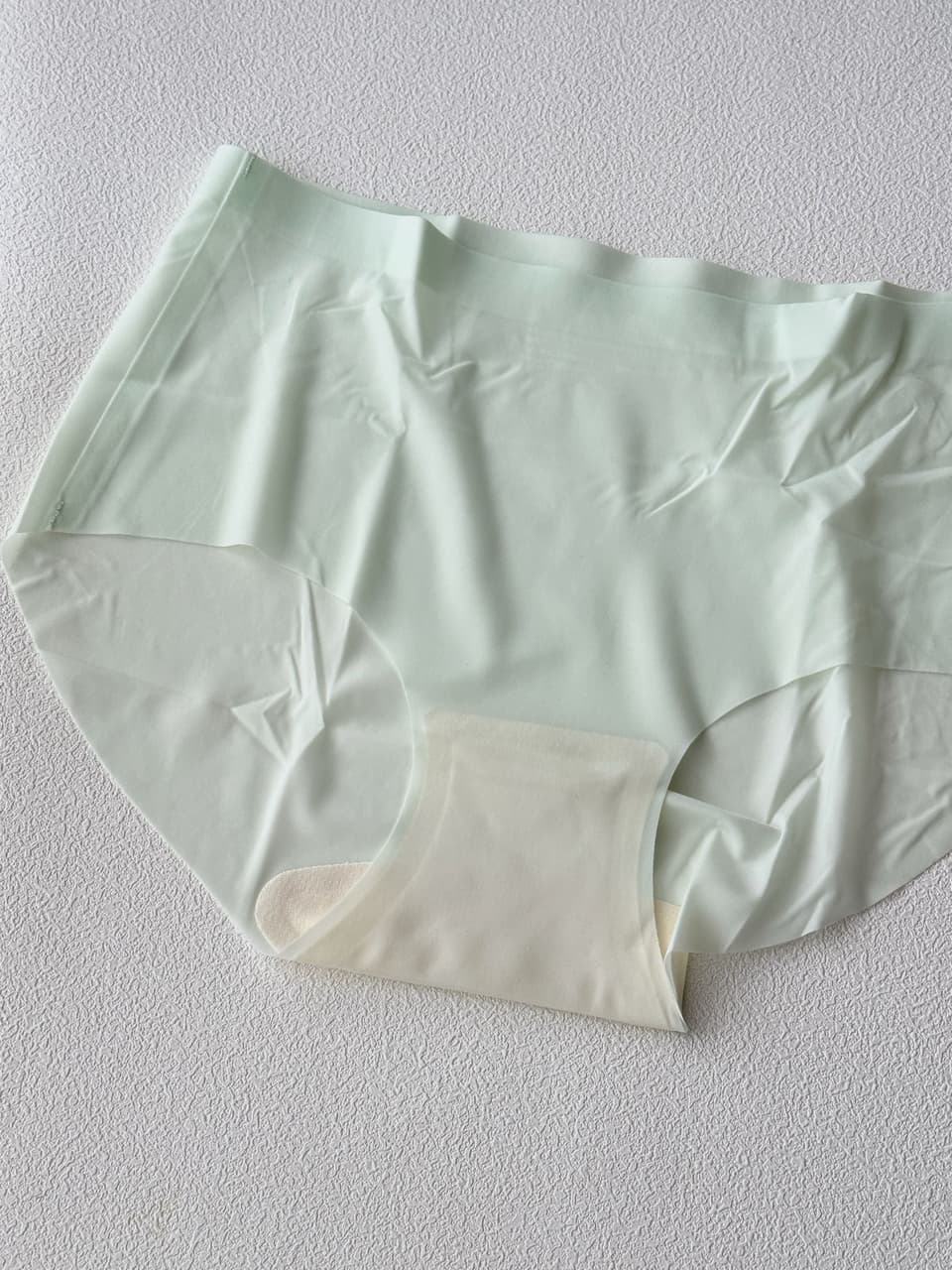 #無痕內褲推薦｜超舒服無感蠶絲內褲 - 芝芝｜購物芝旅 (@hannee) | Dcard