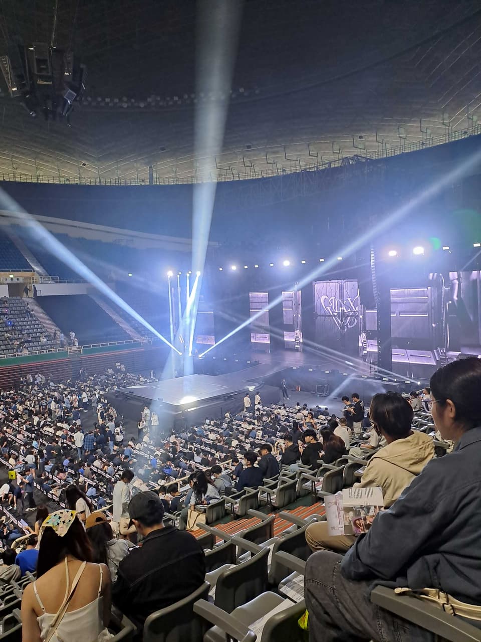 #集中討論 NMIXX 林口體育館視野分享 - B24-2 留言 | Dcard