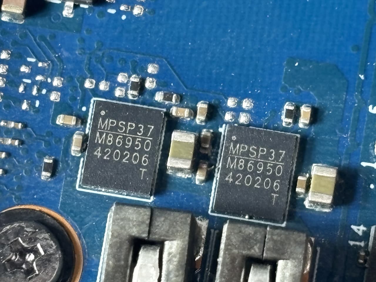 「月白風清，大鵬展翅」SPARKLE 撼與 Intel Arc A770 ROC Luna Edition #開箱 - 3C板 | Dcard