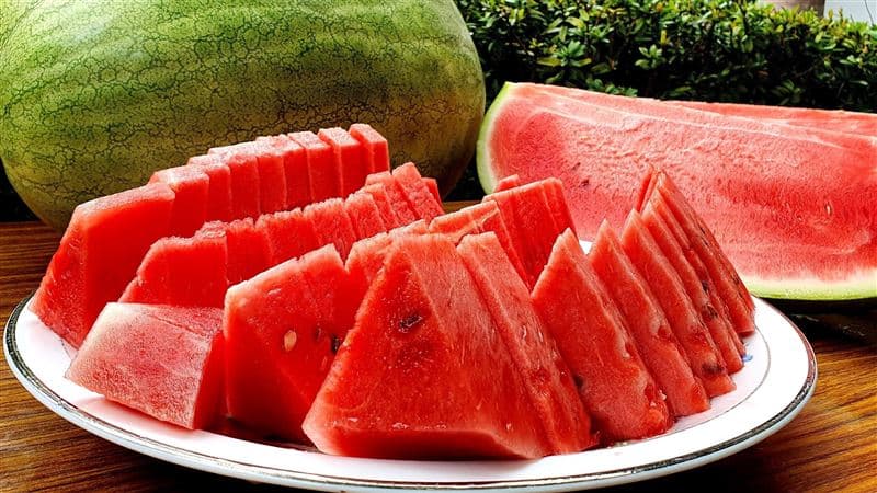 抱西瓜爽嗑超過癮！卻因「1動作超母湯」男感染敗血症身亡 - SETN三立新聞網 (@setn54) | Dcard