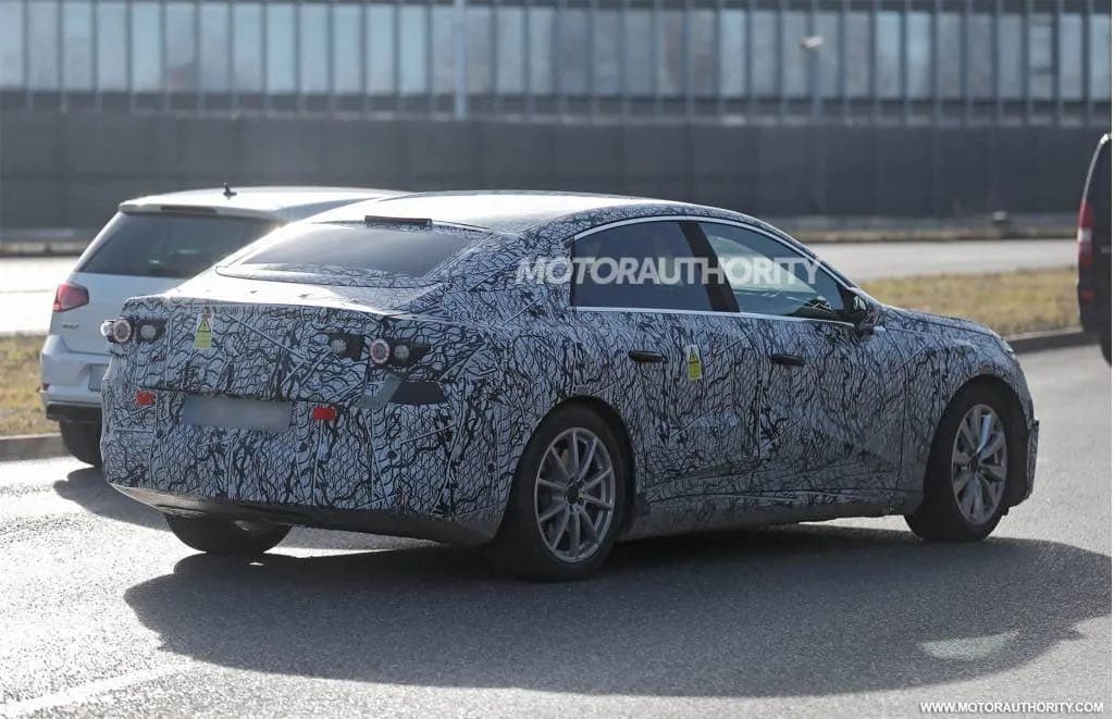 電動版AMG C-Class 偽裝車捕獲 - 汽車板 | Dcard