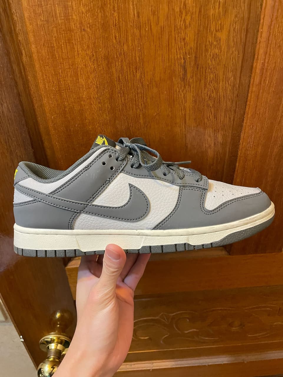 #我要賣 售 dunk sb 煙灰奶油底 - 二手交易板 | Dcard