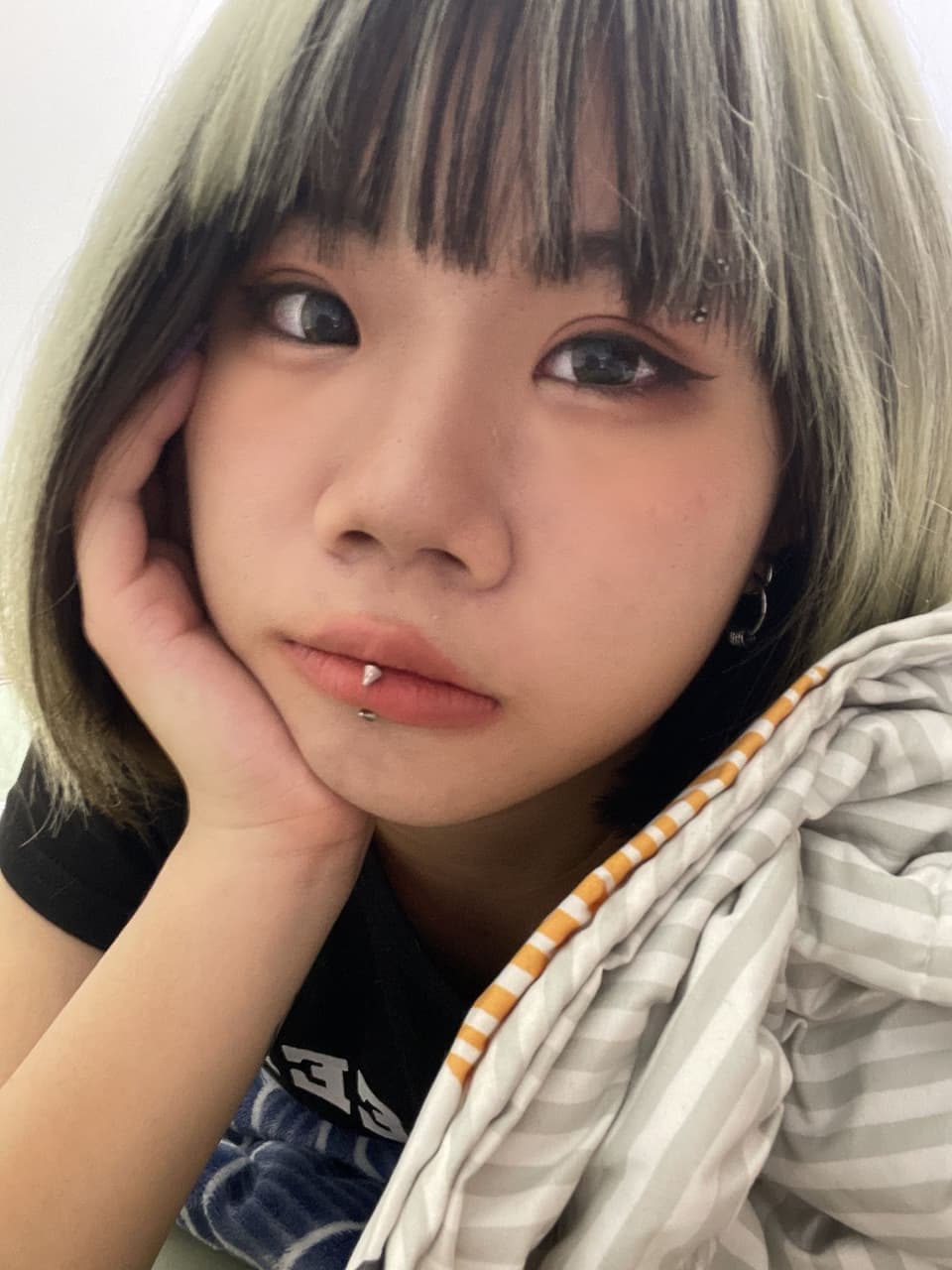 分享一下最近的長相 - 極光 (@ra_ra) | Dcard