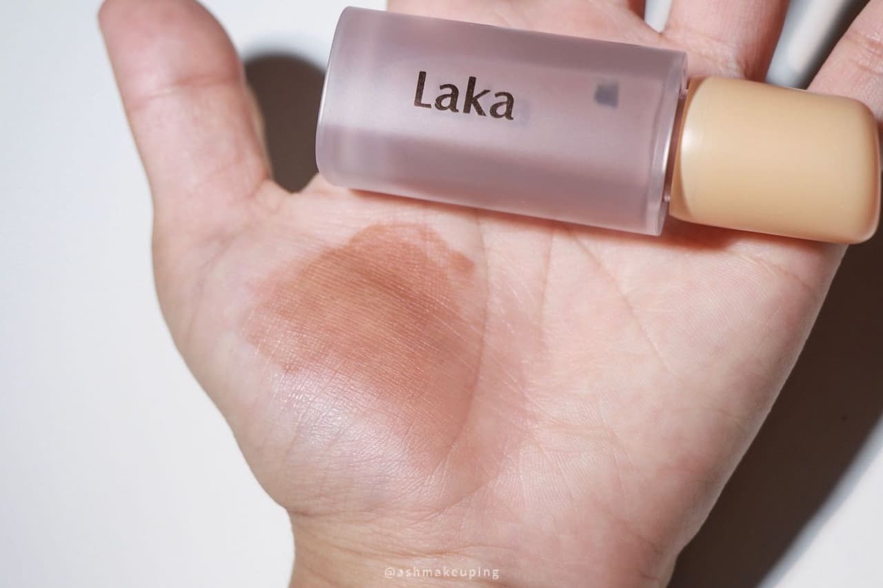 #試色 laka 水光唇釉初體驗 #121 Ash Nut - 美妝板 | Dcard