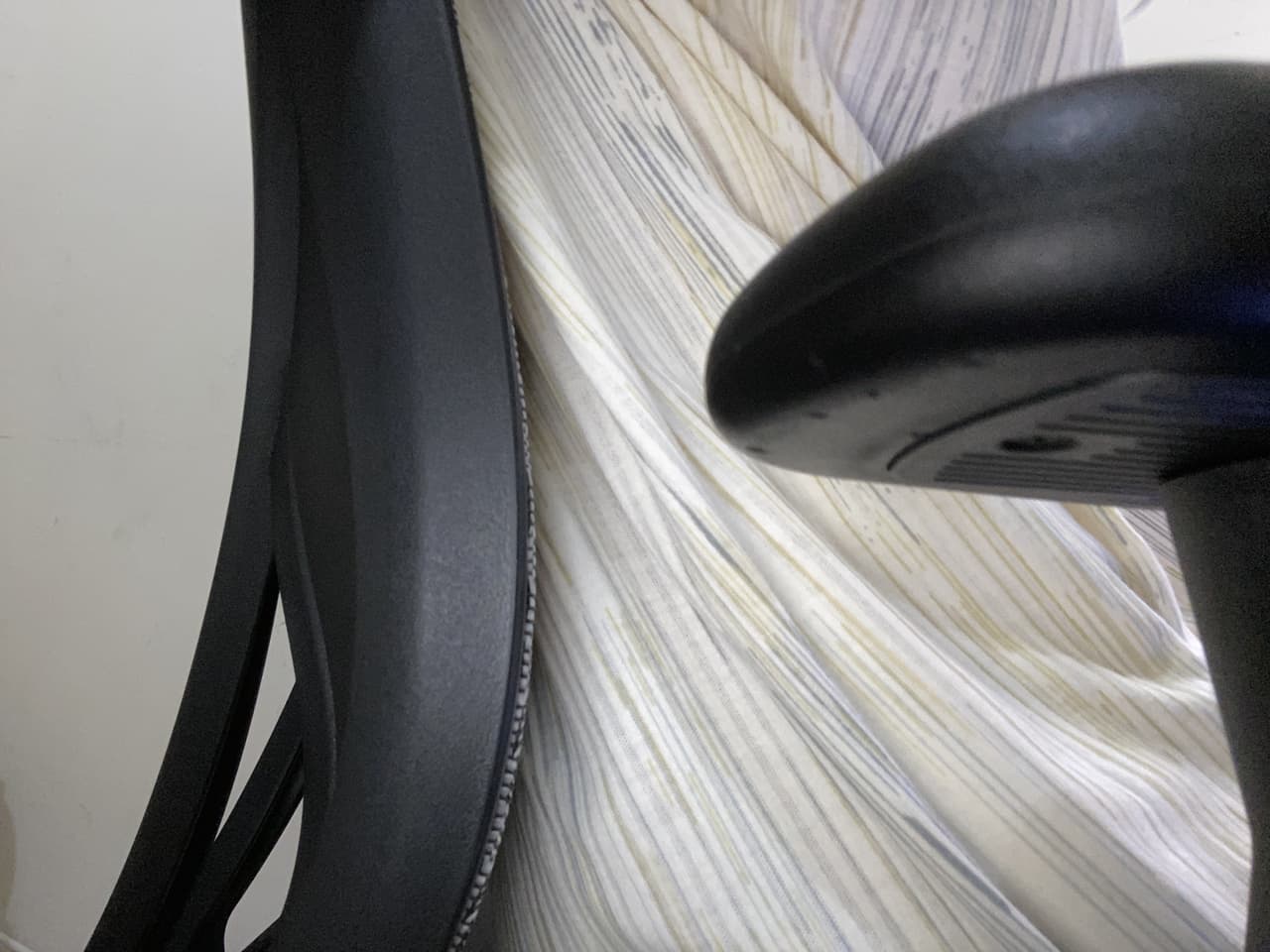 #開箱 小空間也能擁有的人體工學辦公椅 irocks t16 - 3C板 | Dcard