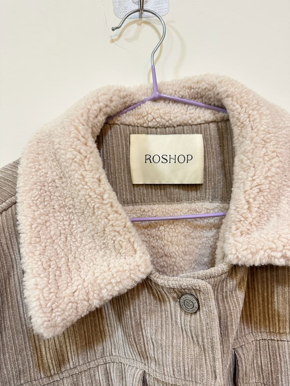 #我要賣 售出 Roshop燈芯絨外套 全新 - 二手交易板 | Dcard