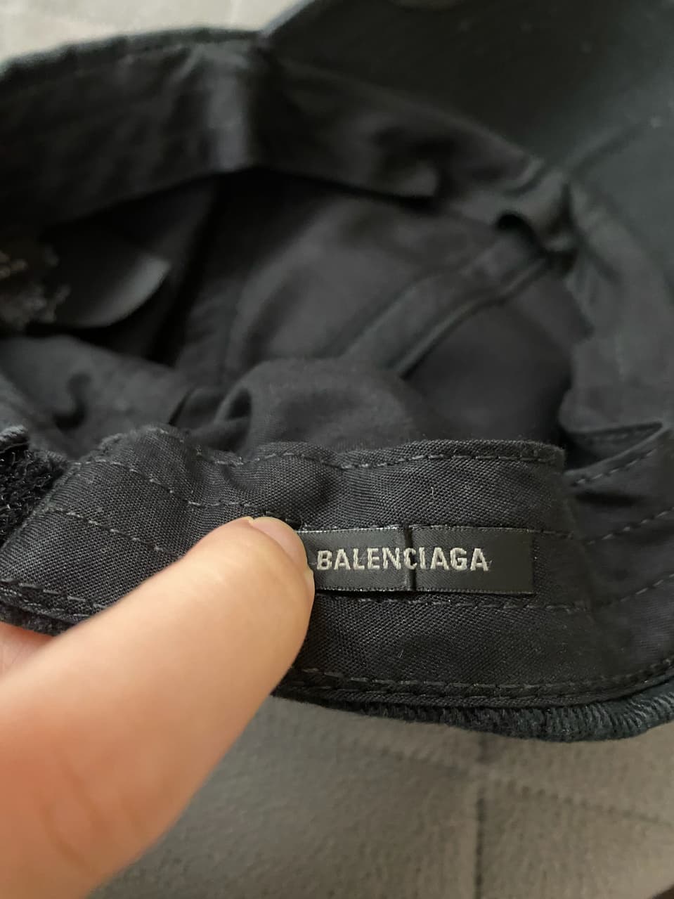 #我要賣 #我要賣 Balenciaga gaffer cap - 二手交易板 | Dcard