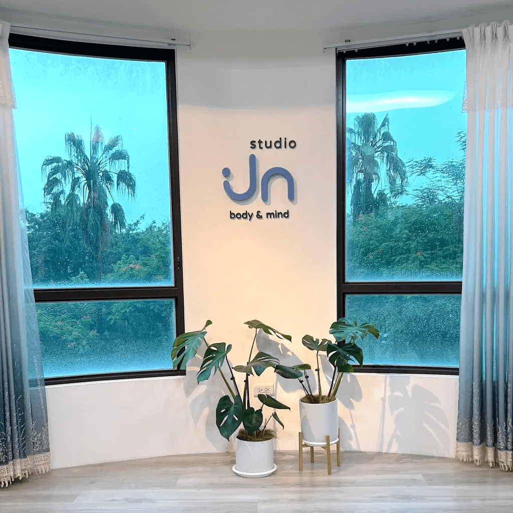 #空中瑜珈 【JN studio 瑜伽】在平靜中找到專屬於自己的節奏，課程豐富又有趣！ - 瑜珈板 | Dcard