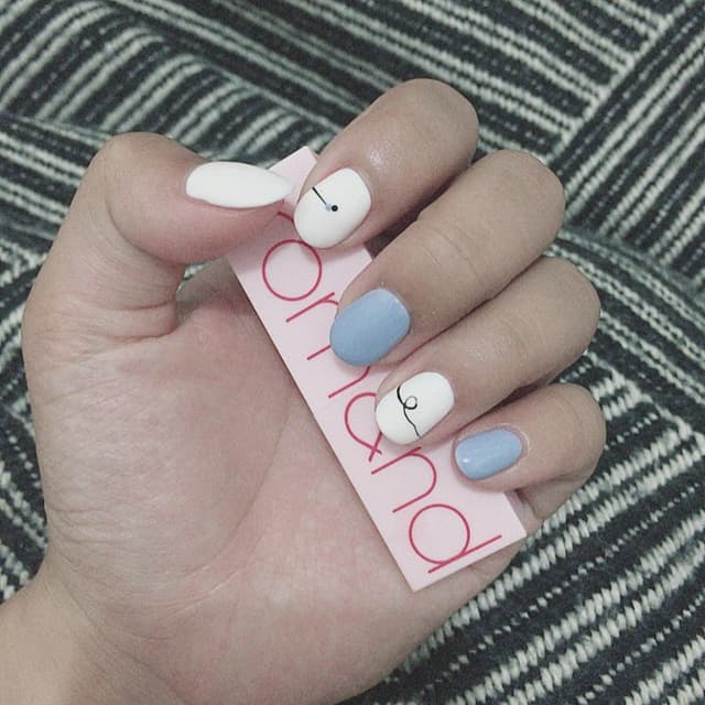 第一次光療~簡單的qq線 美甲板 Dcard