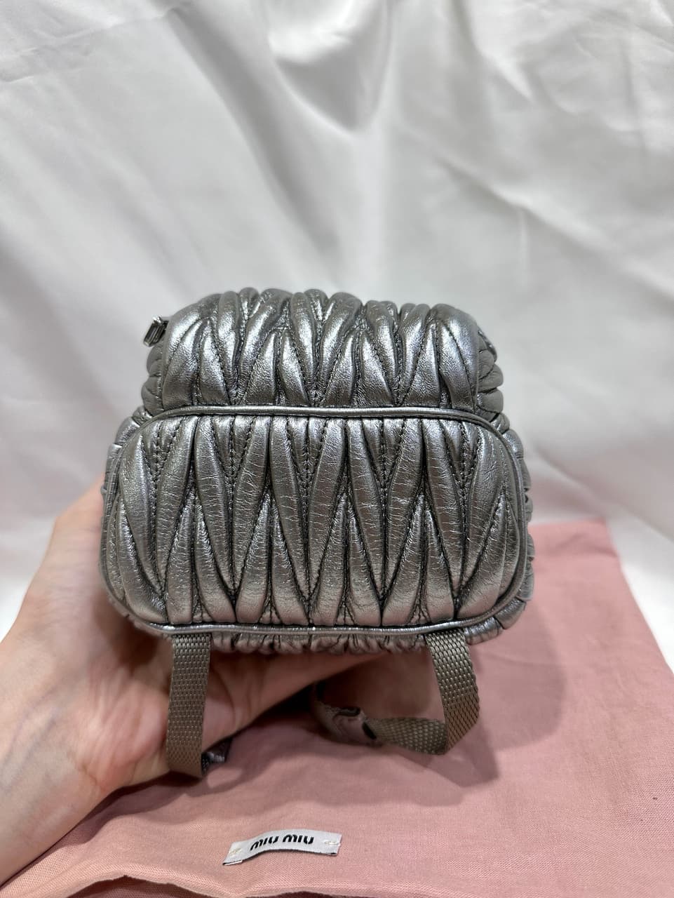 #我要賣 （已 ）miumiu 迷你書包（可後背/斜背） - 二手交易板 | Dcard