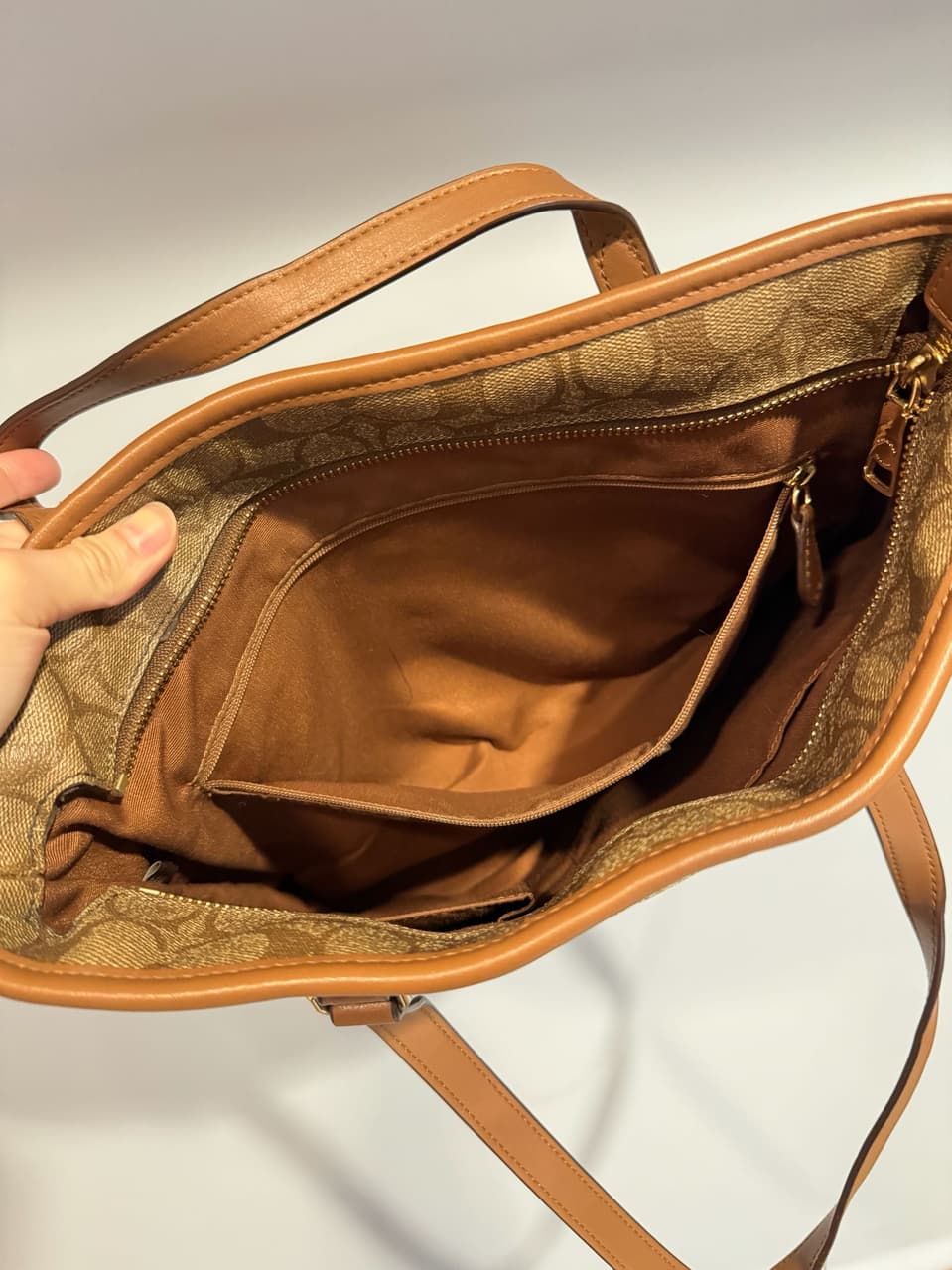 #我要賣 Coach 托特包 / CHARLES & KEITH 小CK 鏈條肩背包 側背包 - 二手交易板 | Dcard