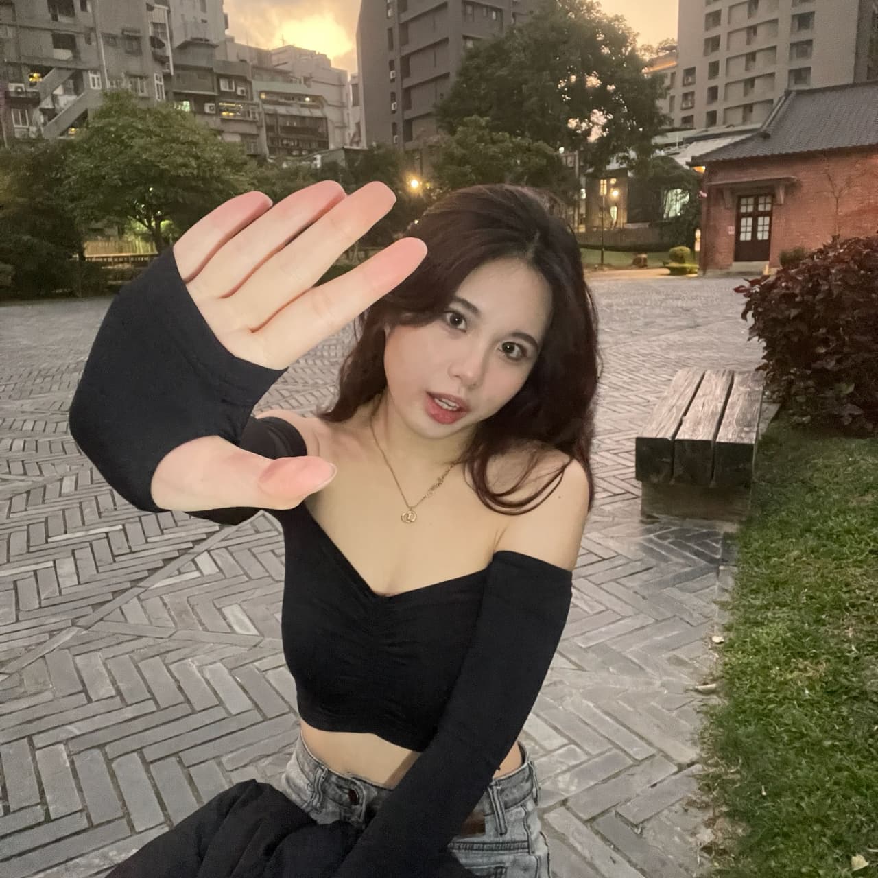 #分享 170Vi&188冬天情侶發熱衣暗黑系穿搭Look分享 - 穿搭板 | Dcard