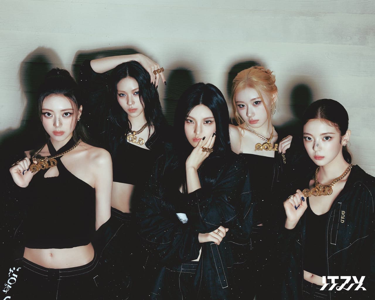 #分享 ITZY "GOLD" PHOTO - ITZY板 | Dcard