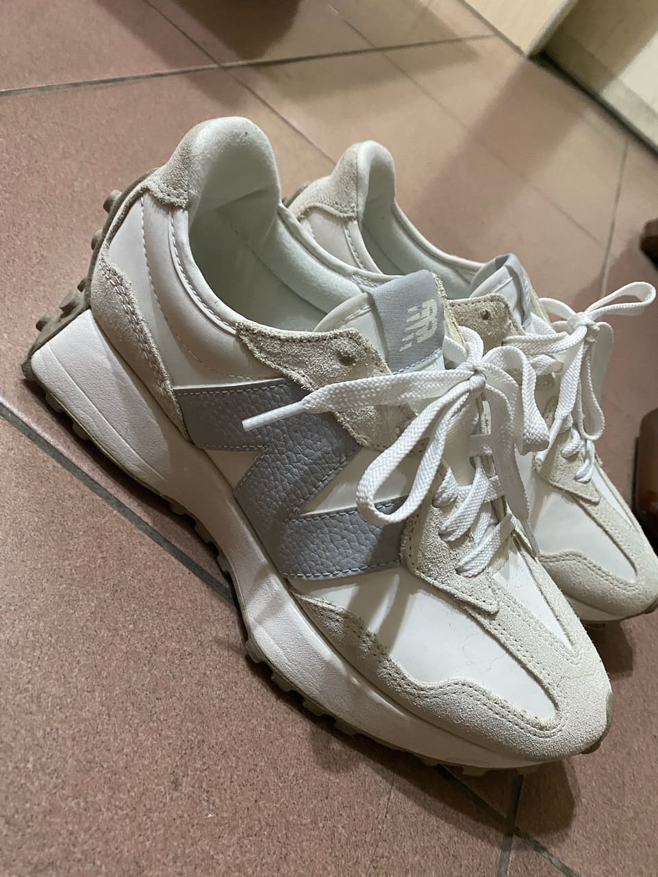 #我要賣 #我要賣 #我要賣 NEW BALANCE NB 327 休閒鞋 女鞋 - 二手交易板 | Dcard