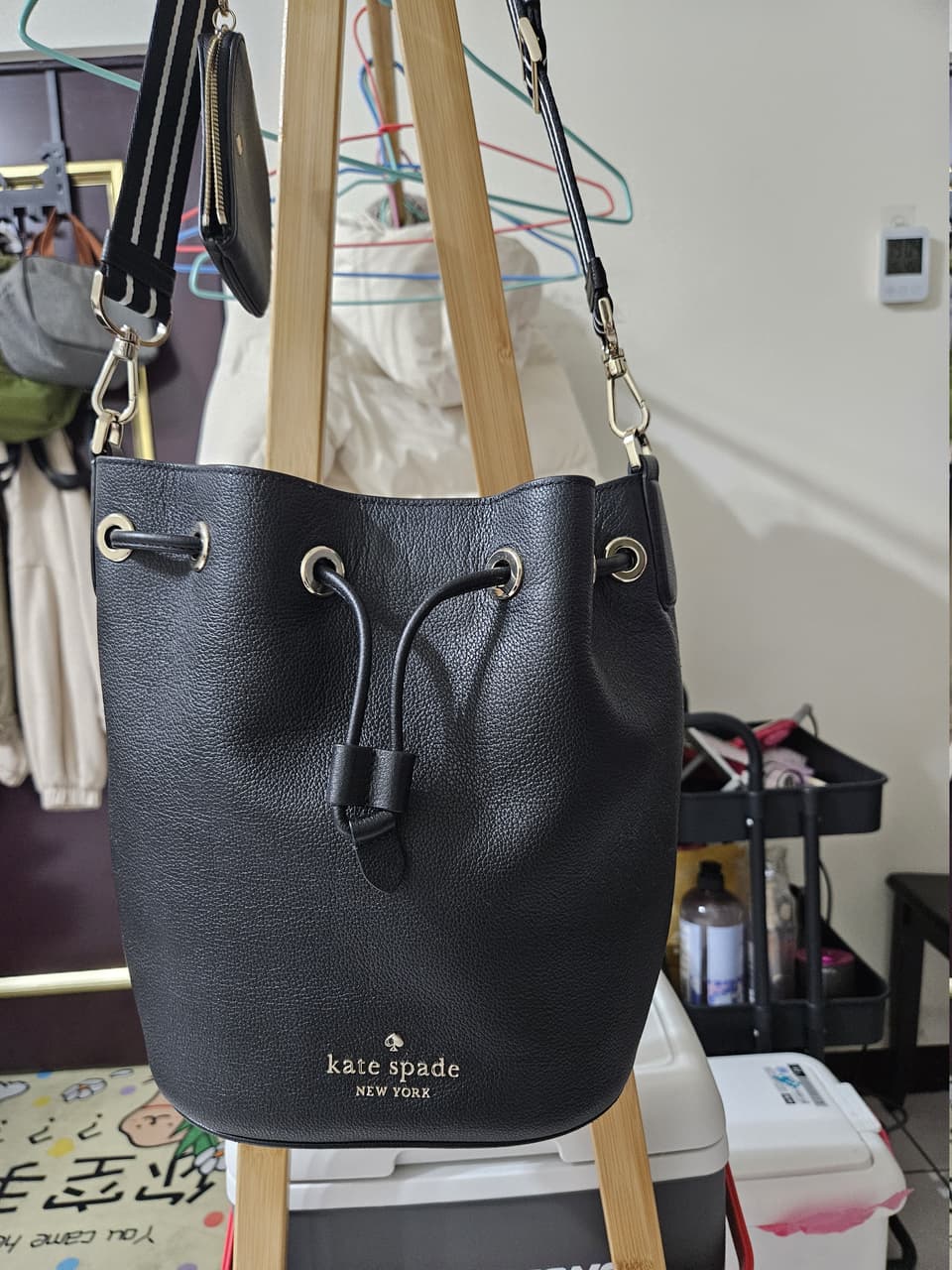 #我要賣 KATE SPADE Rosie黑色皮革二合一水桶包 - 二手交易板 | Dcard