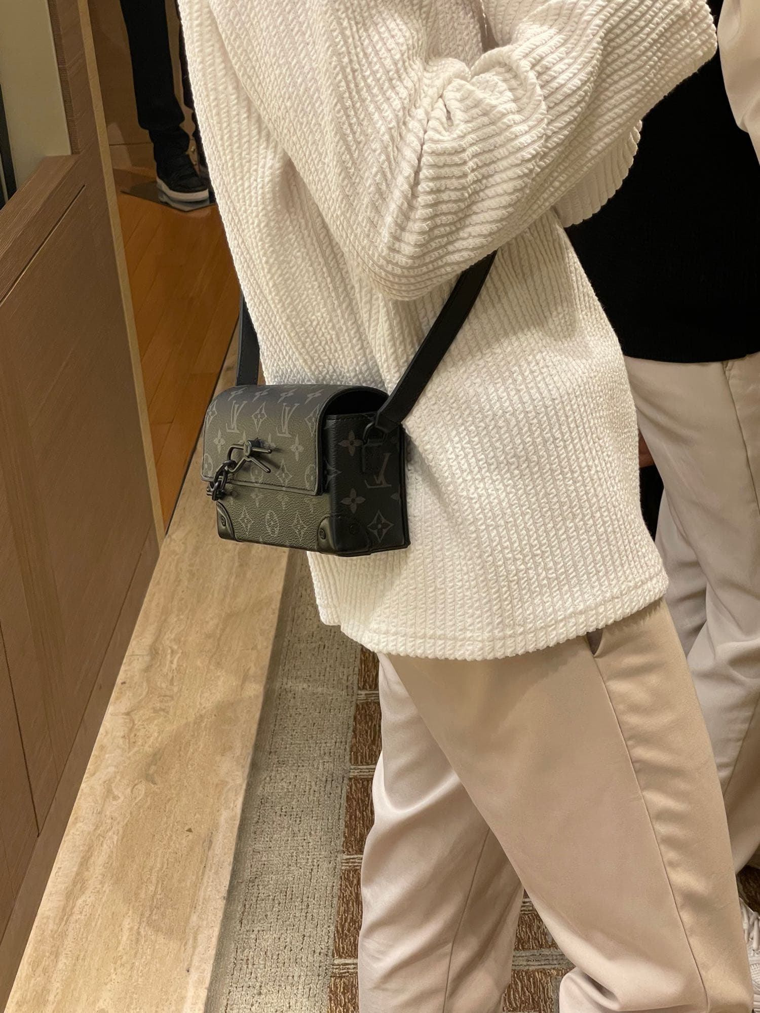 #開箱 LV Steamer 男包 & 購物體驗 - 精品板 | Dcard