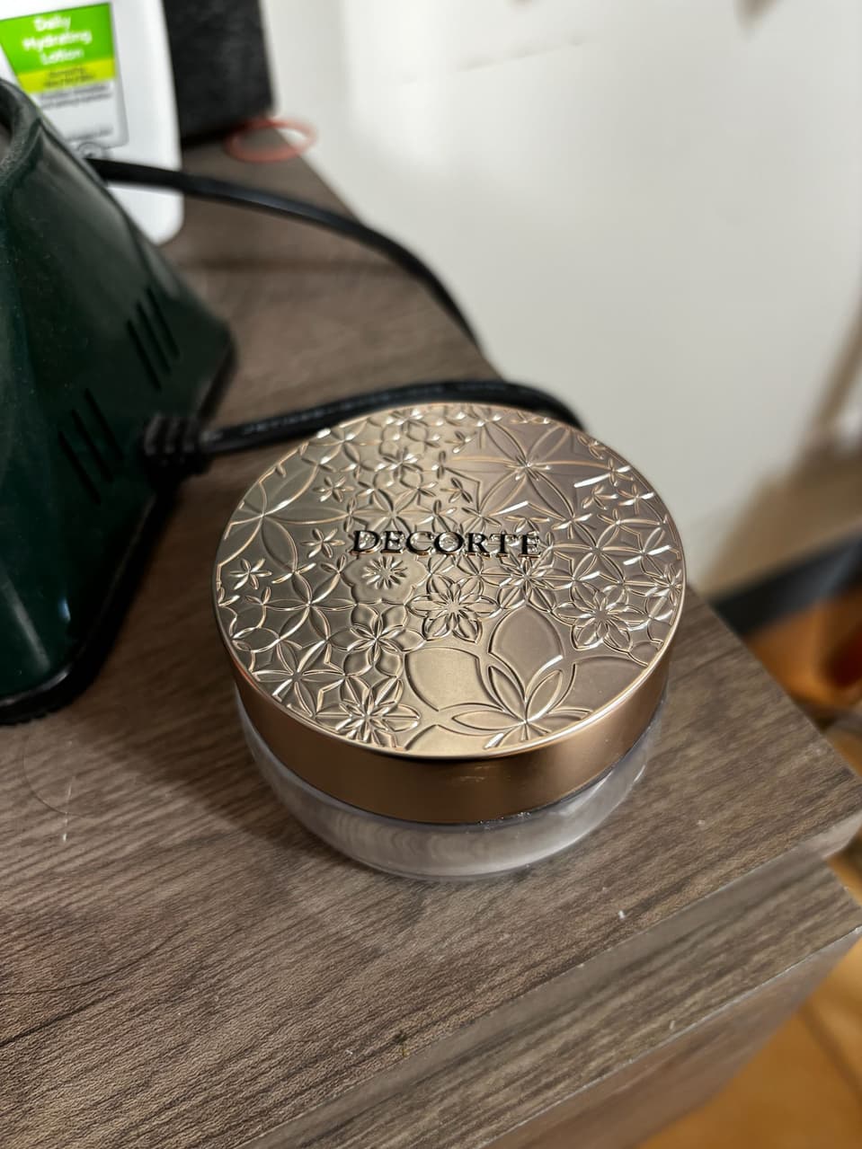 #我要賣 黛珂裸光絲柔蜜粉00（已售出 - 二手交易板 | Dcard