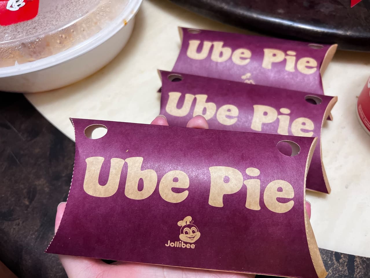 菲律賓炸雞Jollibee有新口味的Ube pie耶💜🕺 - 美食板 | Dcard