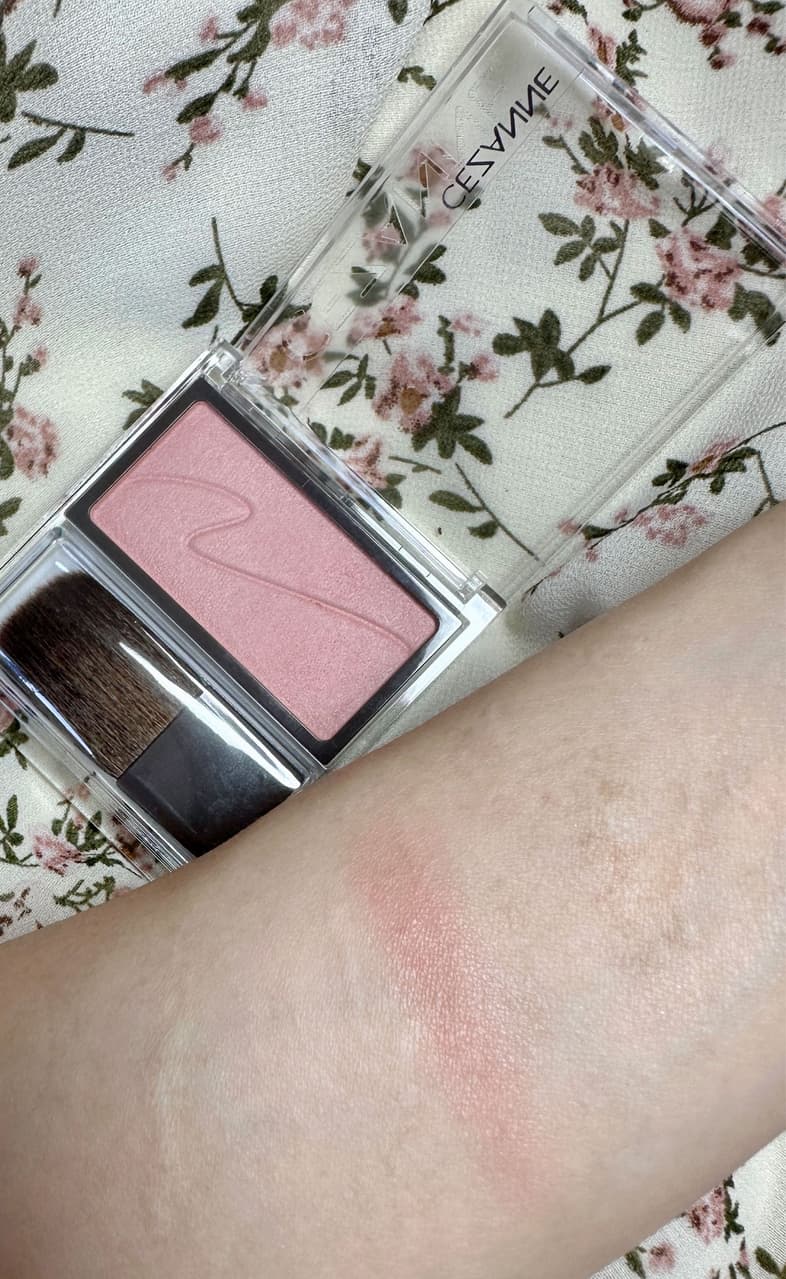 #分享 CANMAKE舒芙蕾眼彩組 M06灰粉色 使用心得 - 美妝板 | Dcard