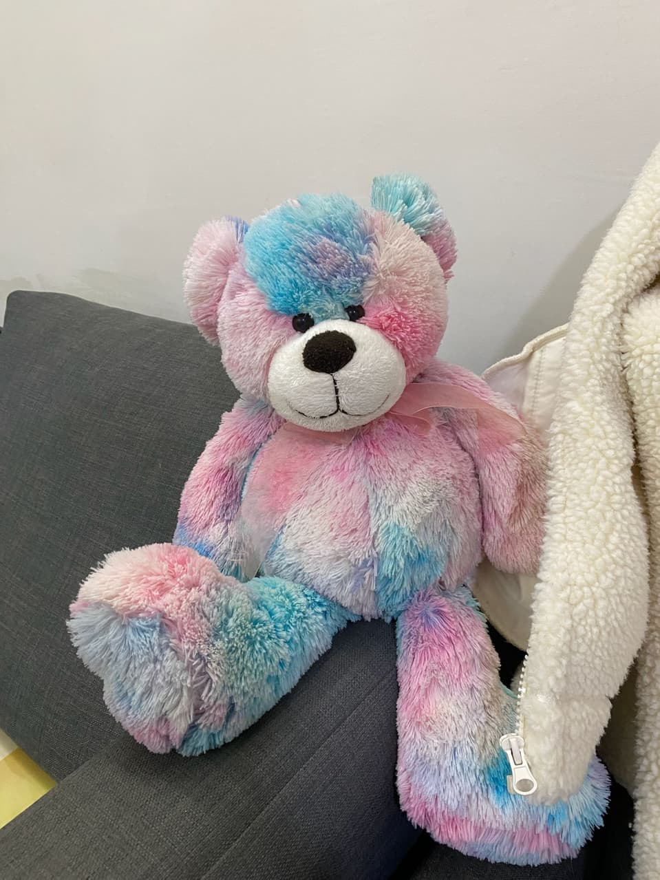 #我要賣 Color rich 泡泡糖熊 彩虹熊 18吋 - 二手交易板 | Dcard