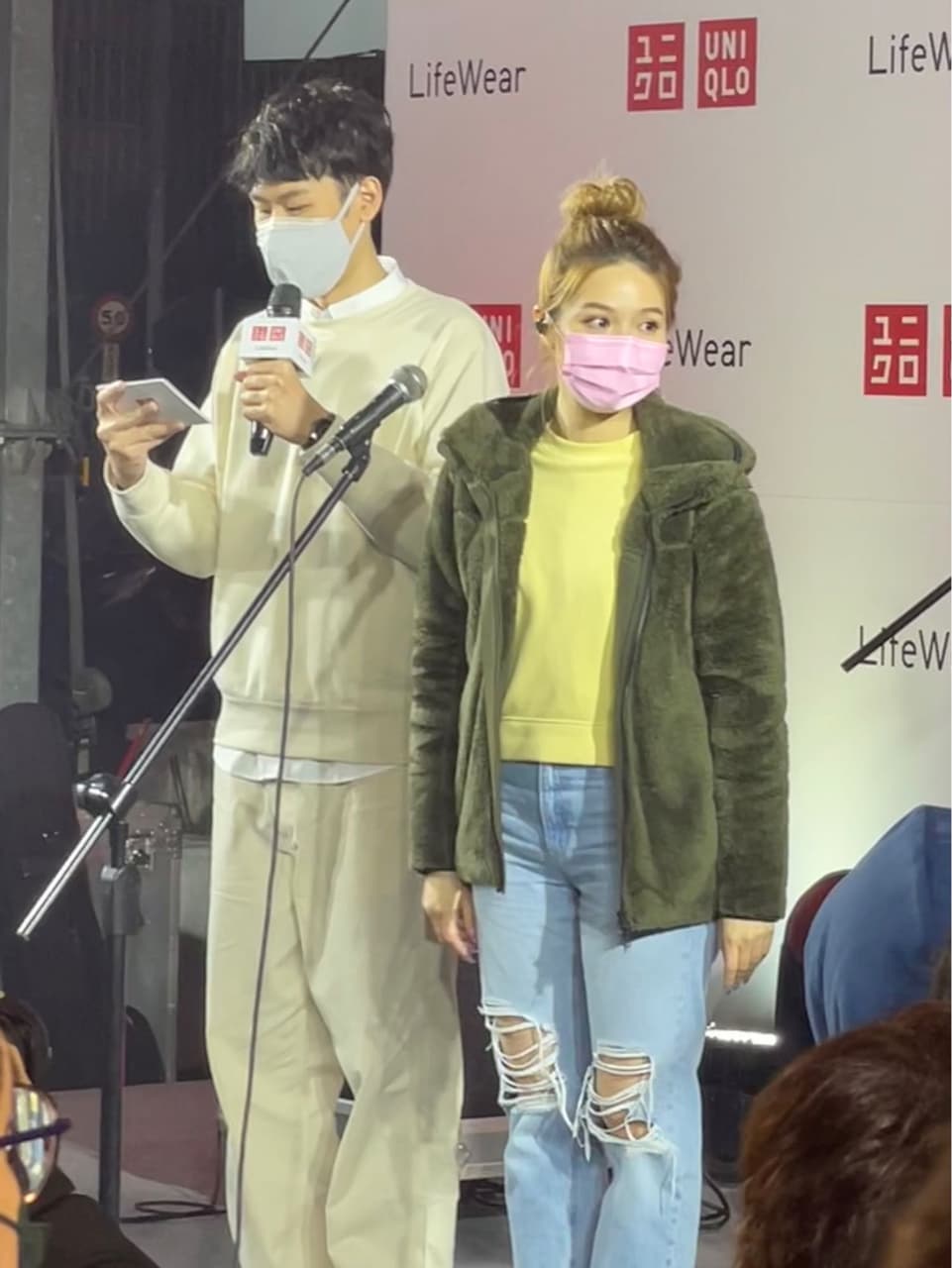 告五人穿UQ新厚T表演！#開箱大使 - 奶昔昔 (@xixi0622) | Dcard