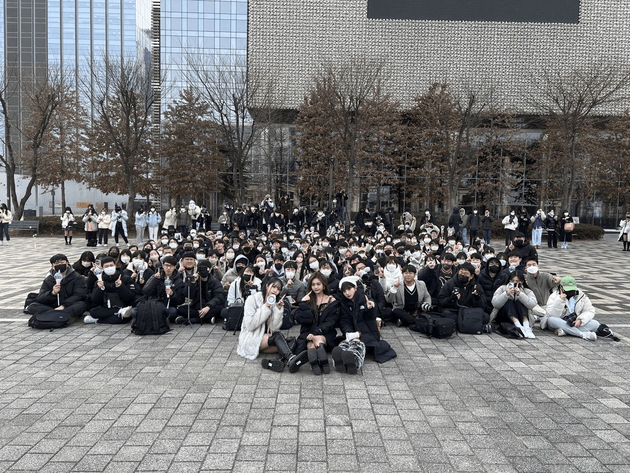 #集中討論 VIVIZ 迷你三輯 𝗩𝗮𝗿𝗶𝗼𝗨𝗦 回歸 - B250 留言 | Dcard