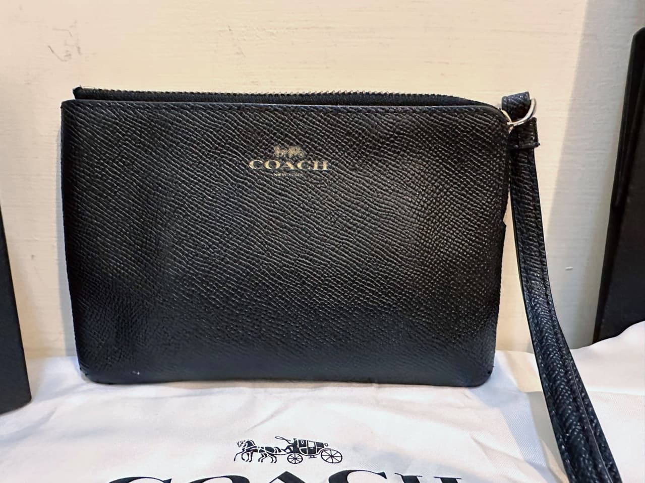 #我要賣 COACH 單層老花手拿包 - 二手交易板 | Dcard