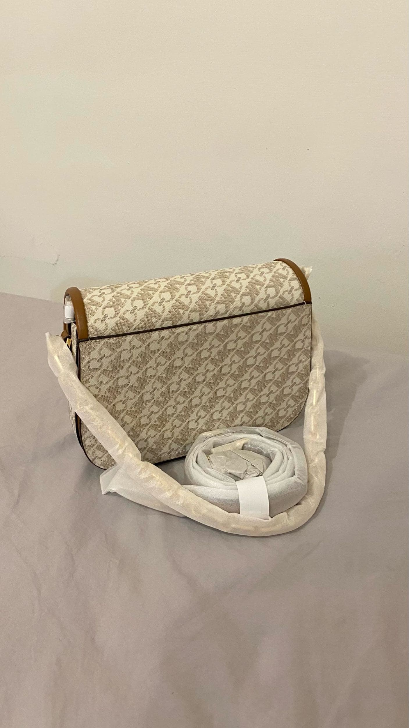 #我要賣 #我要賣 全新MK 可議價 - 二手交易板 | Dcard