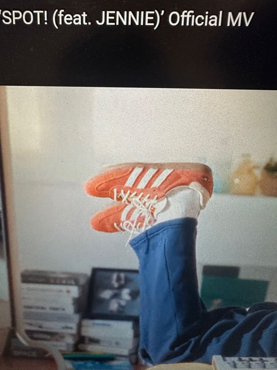 #找鞋 問 JENNIE SPOT! MV鞋子 - 球鞋板 | Dcard