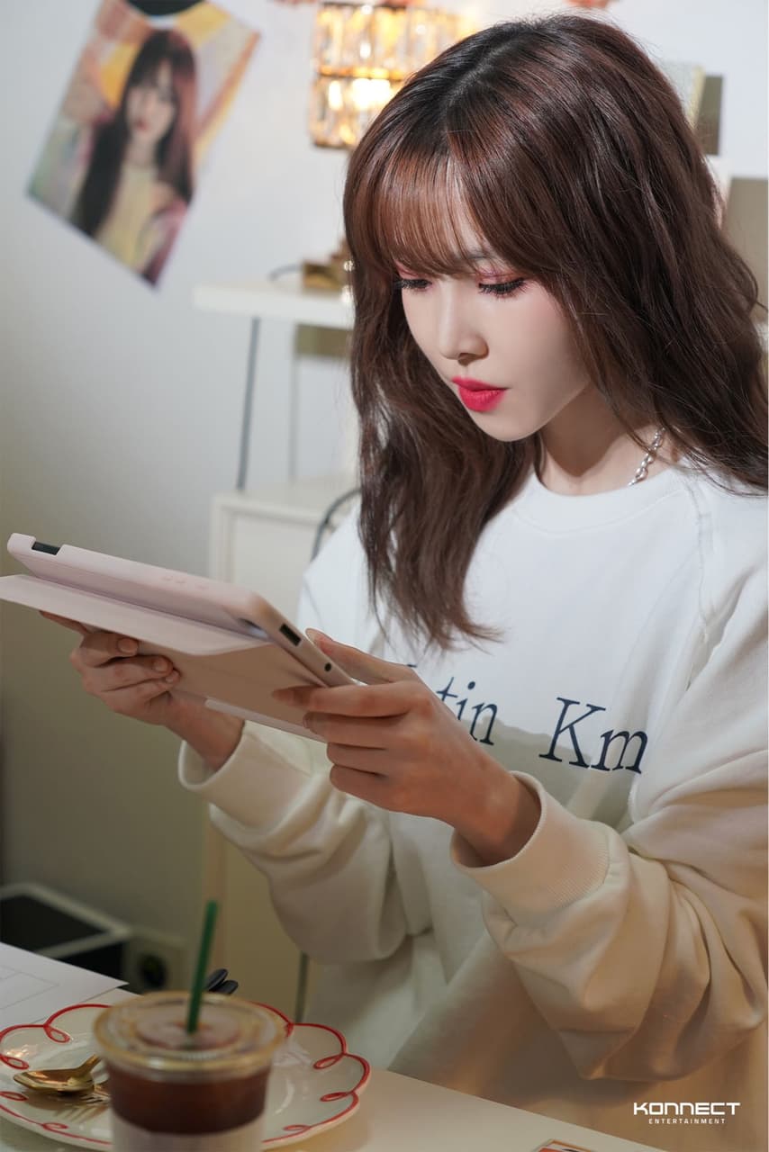 #更新 #照片 230104 Yuju 👋🏻GOODBYE 2022, HELLO 2023 #SpecialPhoto👋🏻 - GFRIEND板 | Dcard