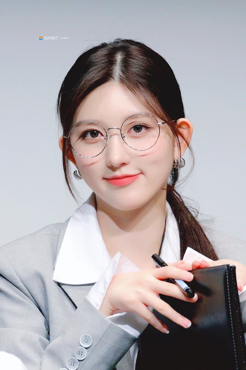 #分享 Liz清唱專輯歌曲片段 & 簽售會眼鏡妝造 - IVE板 | Dcard