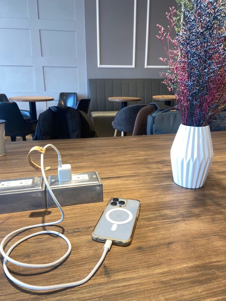 外貌協會請進! UIBI超迷你質感快充正中我的心｜OneMore - 小女森 (@m.w.0140) | Dcard