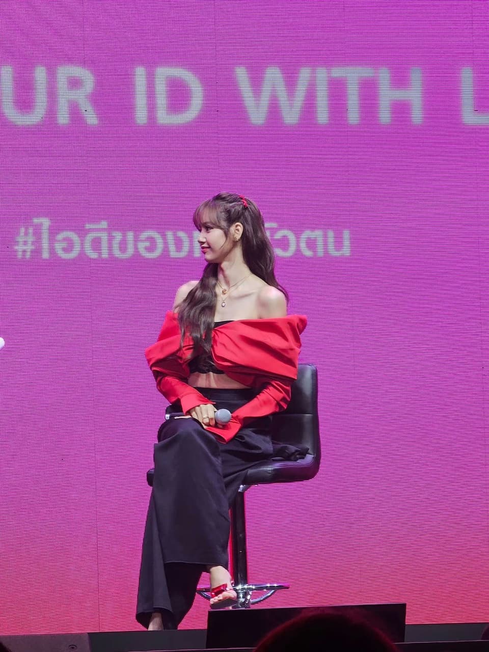 #分享 LISA出席TrueID泰國粉絲見面會 - BLACKPINK板 | Dcard