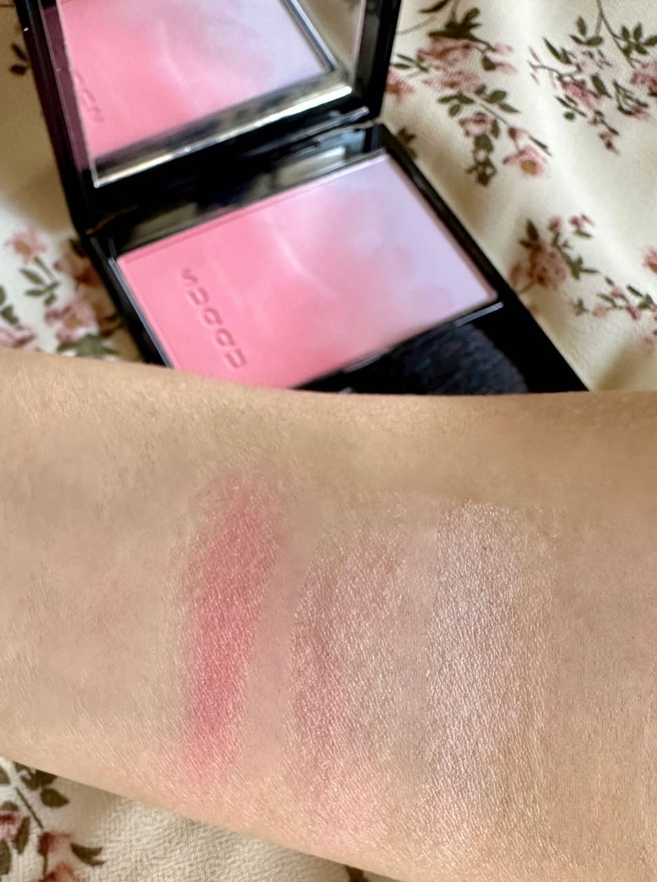 #分享 SUQQU 眼影 01瑞花 使用心得 - 美妝板 | Dcard