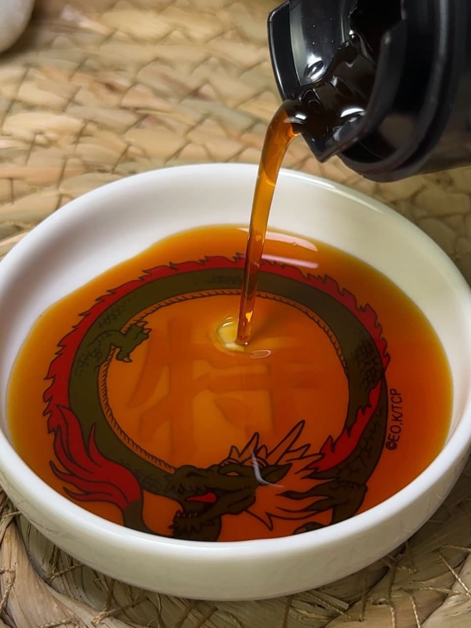 #全家 🤣全家小當家醬油碟太有梗！中華一番限定登場🔥倒進醬油才看見「難吃啊～～～」笑爆全場！ - 超商板 | Dcard