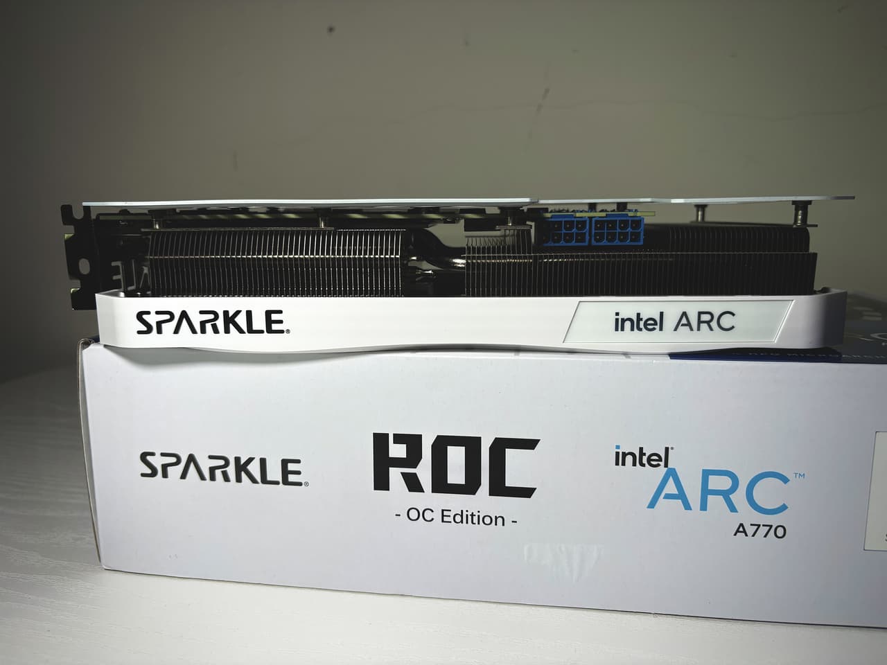 「月白風清，大鵬展翅」SPARKLE 撼與 Intel Arc A770 ROC Luna Edition #開箱 - 3C板 | Dcard