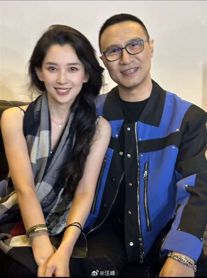 認愛小19歲網紅1年！汪峰逛街「緊黏女友」全被拍 恩愛畫面曝光 - SETN三立新聞網 (@setn54) | Dcard